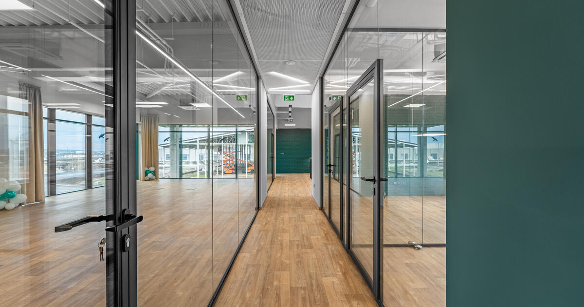 OUR REFERENCE: THE NEW OFFICE BUILDINGS’S GLASS WALLS OF AGRO SZIKA KFT ...